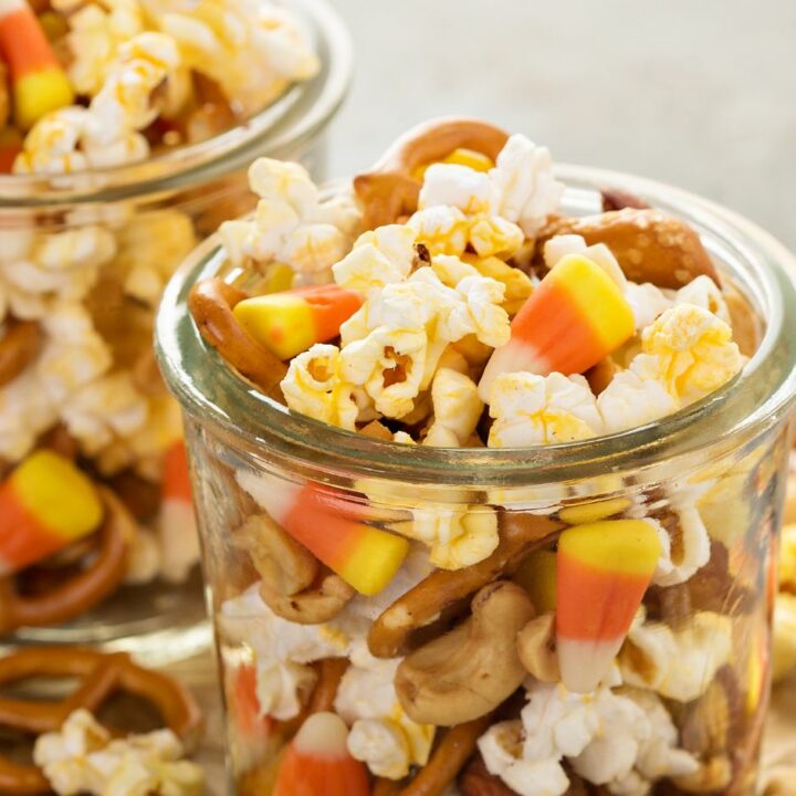 EASY Halloween Snack Mix Recipe - An Easy Halloween Trail Mix