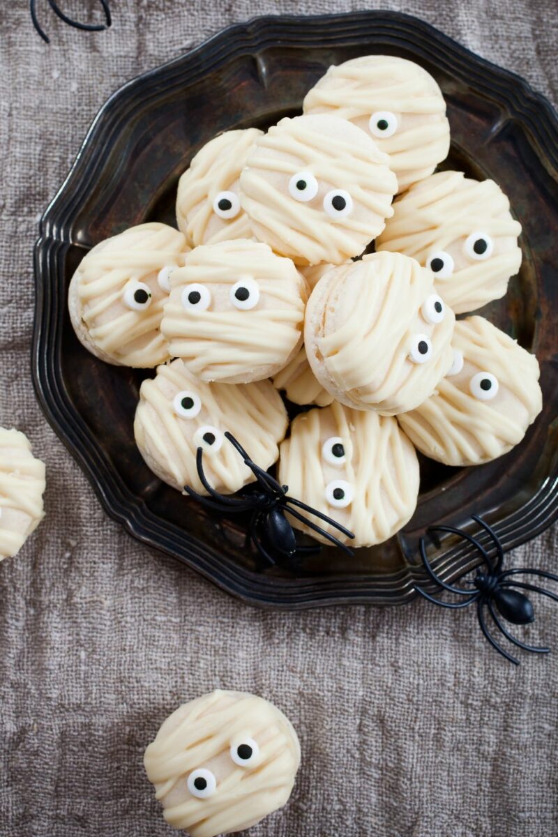 Spooky Mummy Birthday Cake Macarons